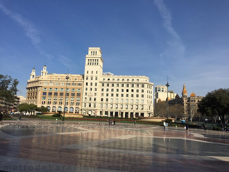 Plaça Catalunya Barcelone - La Place de Catalogne de Barcelone